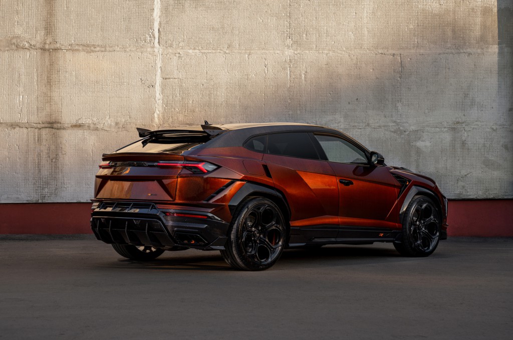 Lamborghini Urus R’Evo Stealth Edition ( 1 of 13 ) / TopCar