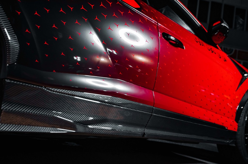 Lamborghini URUS black and red / TopCar