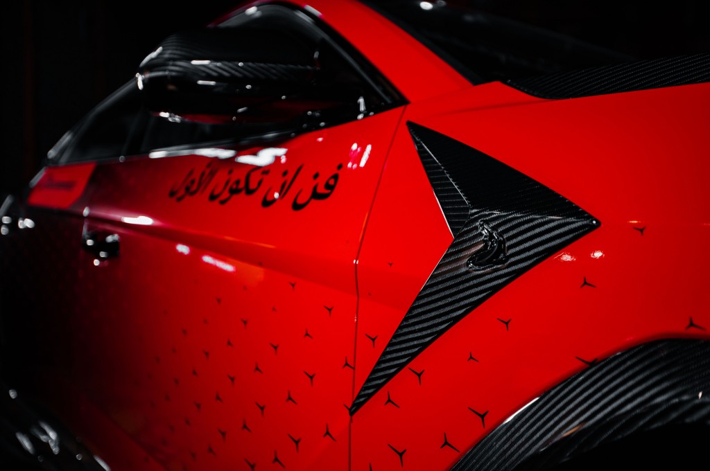 Lamborghini URUS black and red / TopCar