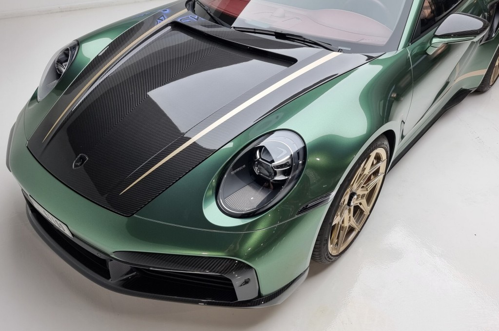 Porsche 992 Stinger light pack green / TopCar