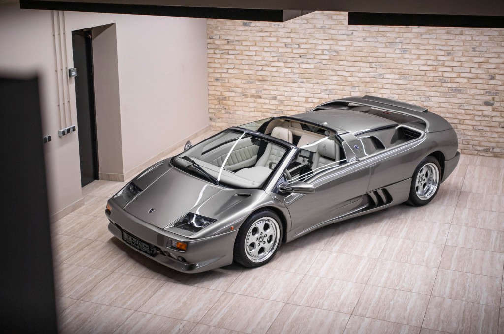 Lamborghini Diablo VT Roadster and BMW Z8 / TopCar