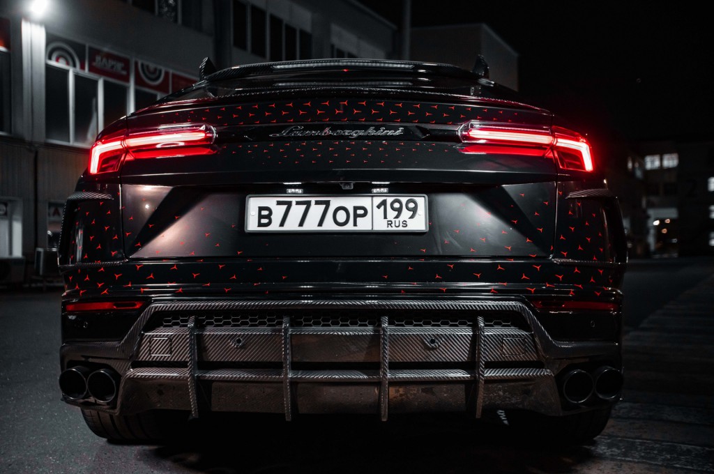 Lamborghini URUS black and red / TopCar
